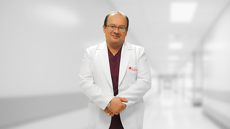 Dr. Alberto Calvo Quiroz - Clínica La Luz